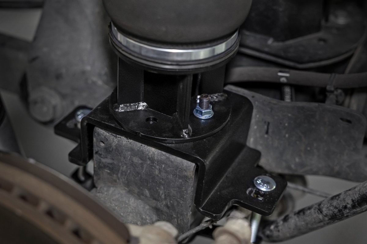 Ram 2500 Air Spring Kit w/compressor - Rear - Rough Country - '14-'25 ...