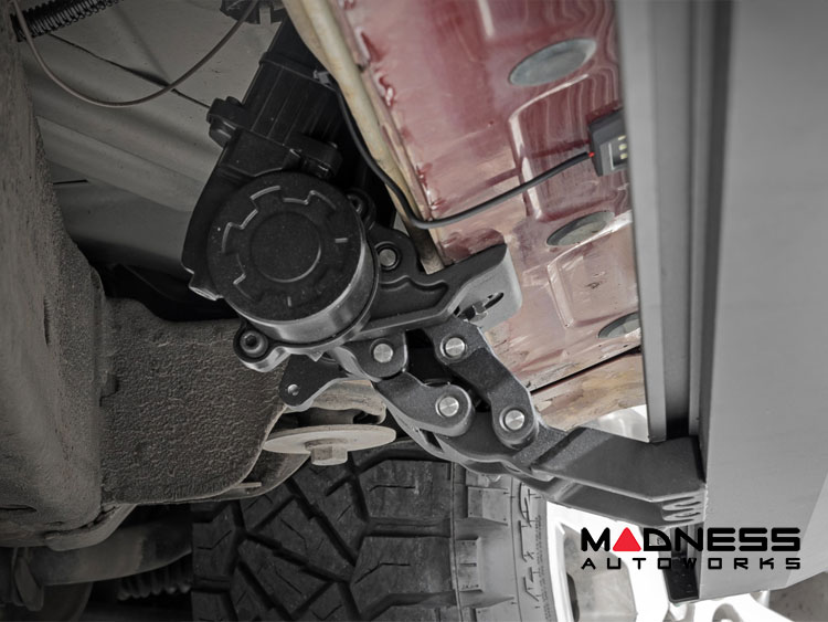 GMC Yukon Side Steps - Power Running Boards - Rough Country - E-Boards ...