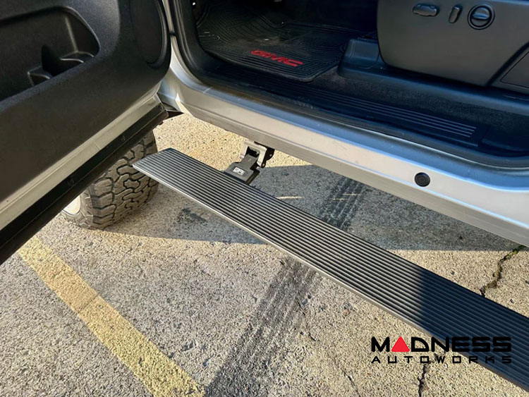 Chevy Silverado Side Steps - E-Power Running Boards - Crew Cab - Body ...