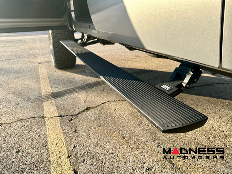 Chevy Silverado Side Steps - E-Power Running Boards - Crew Cab - Body ...